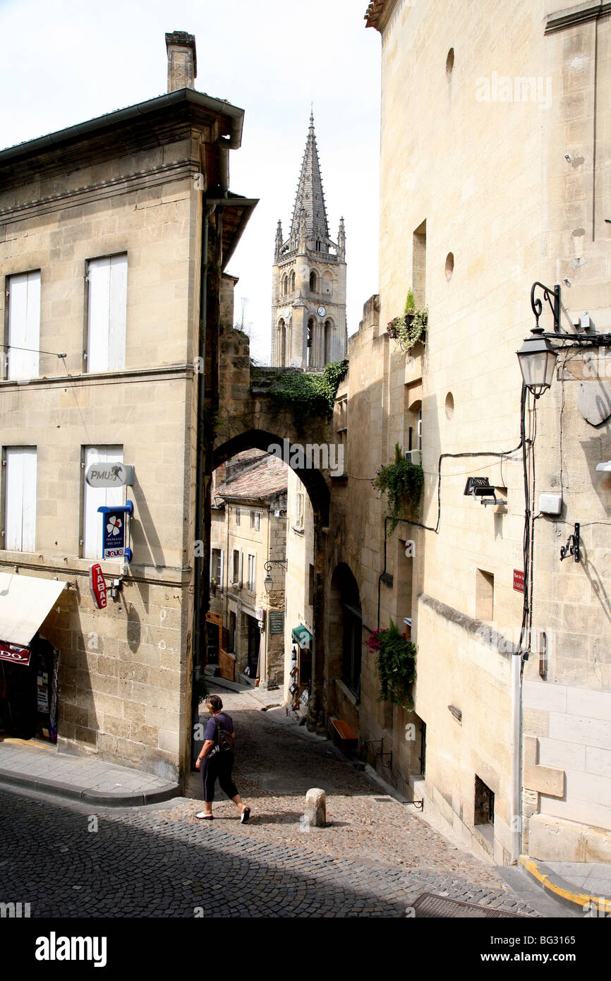 Saint emilion center town street hi-res stock photography and images ...