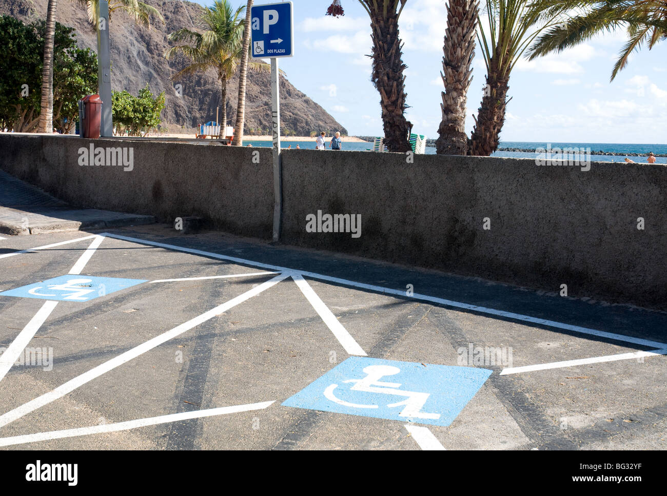 Disabled bay sign hi-res stock photography and images - Alamy