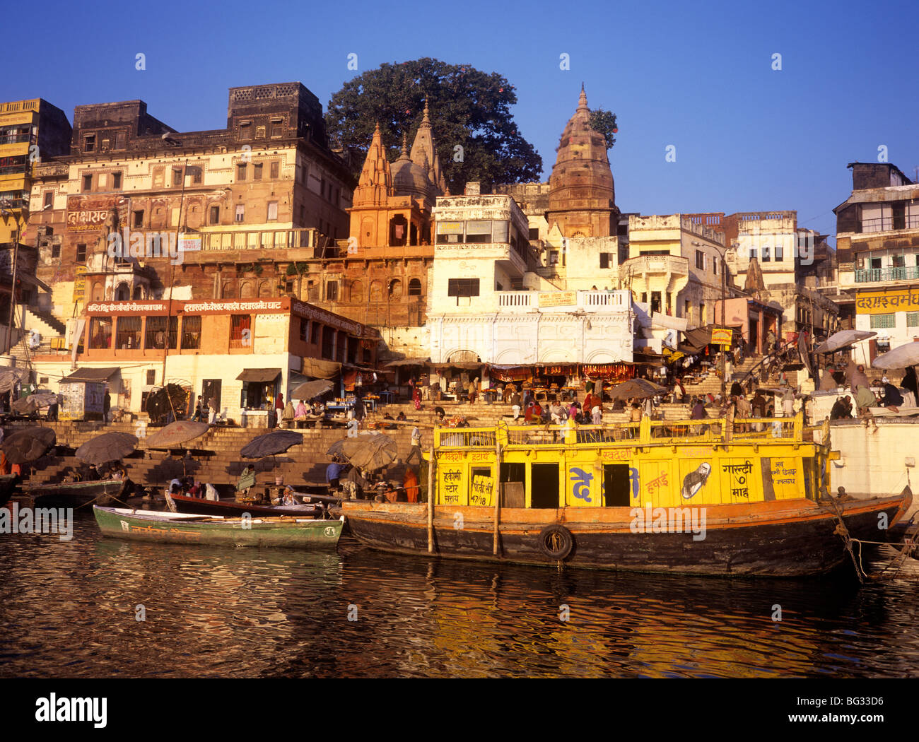 India, Uttar Pradesh, Varanasi, Dasaswamedh Ghat in early morning Stock ...