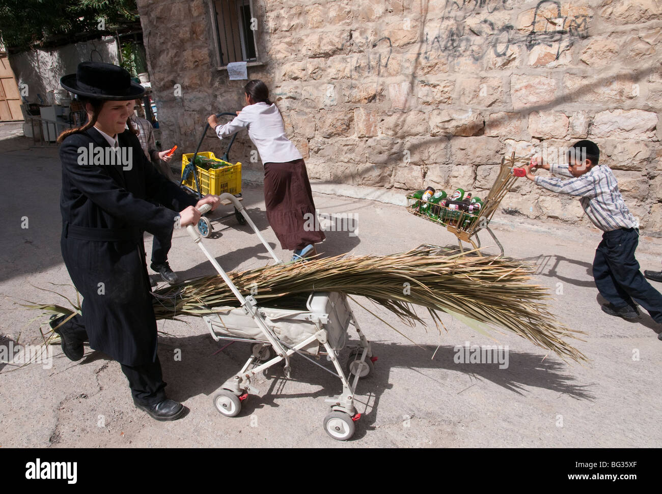 Sukkot booth hi-res stock photography and images - Alamy