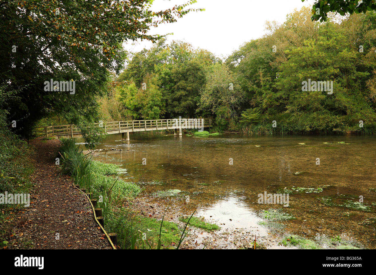 Footbridge over river hi-res stock photography and images - Alamy