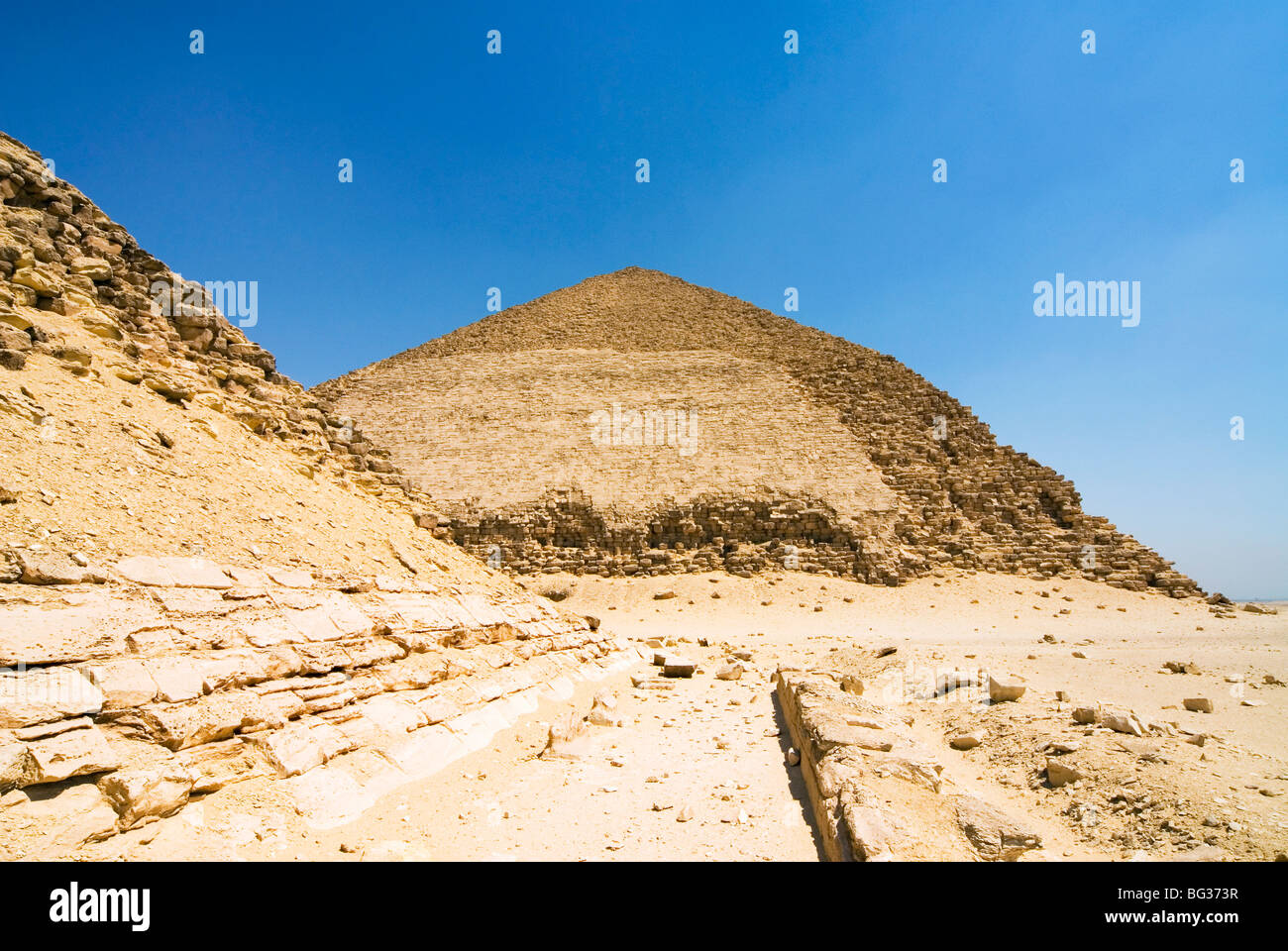 Dahshur or red pyramid hi-res stock photography and images - Alamy