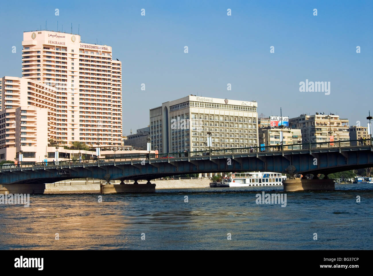 Nile bridges hi-res stock photography and images - Alamy