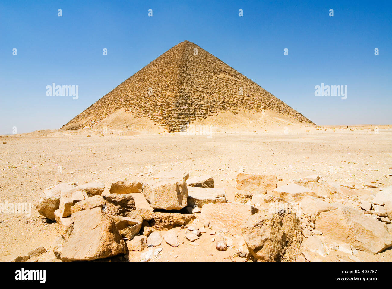 Red pyramid hi-res stock photography and images - Alamy