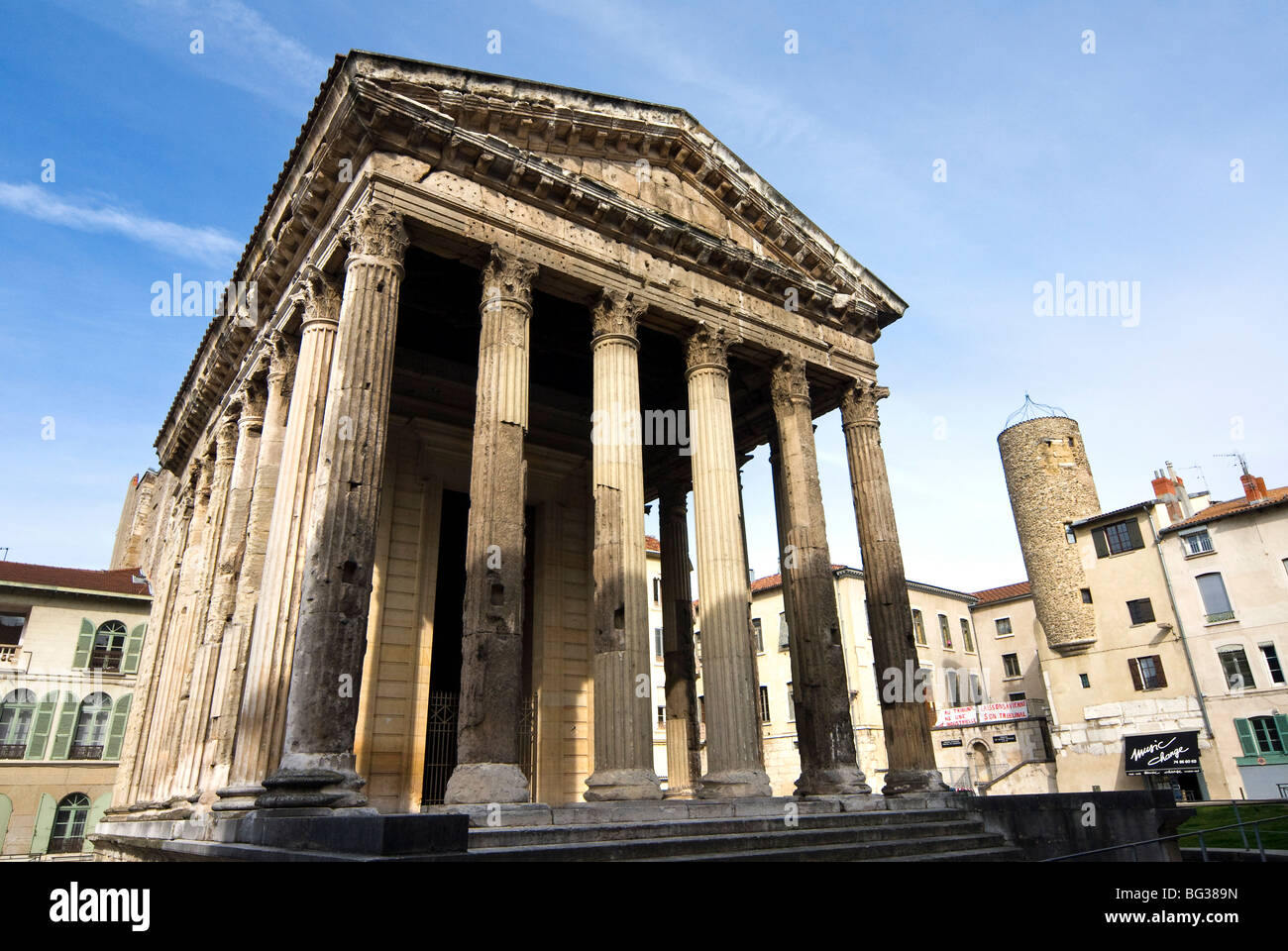 Temple d'Auguste et de Livie, Vienne, Rhone Valley, France, Europe ...