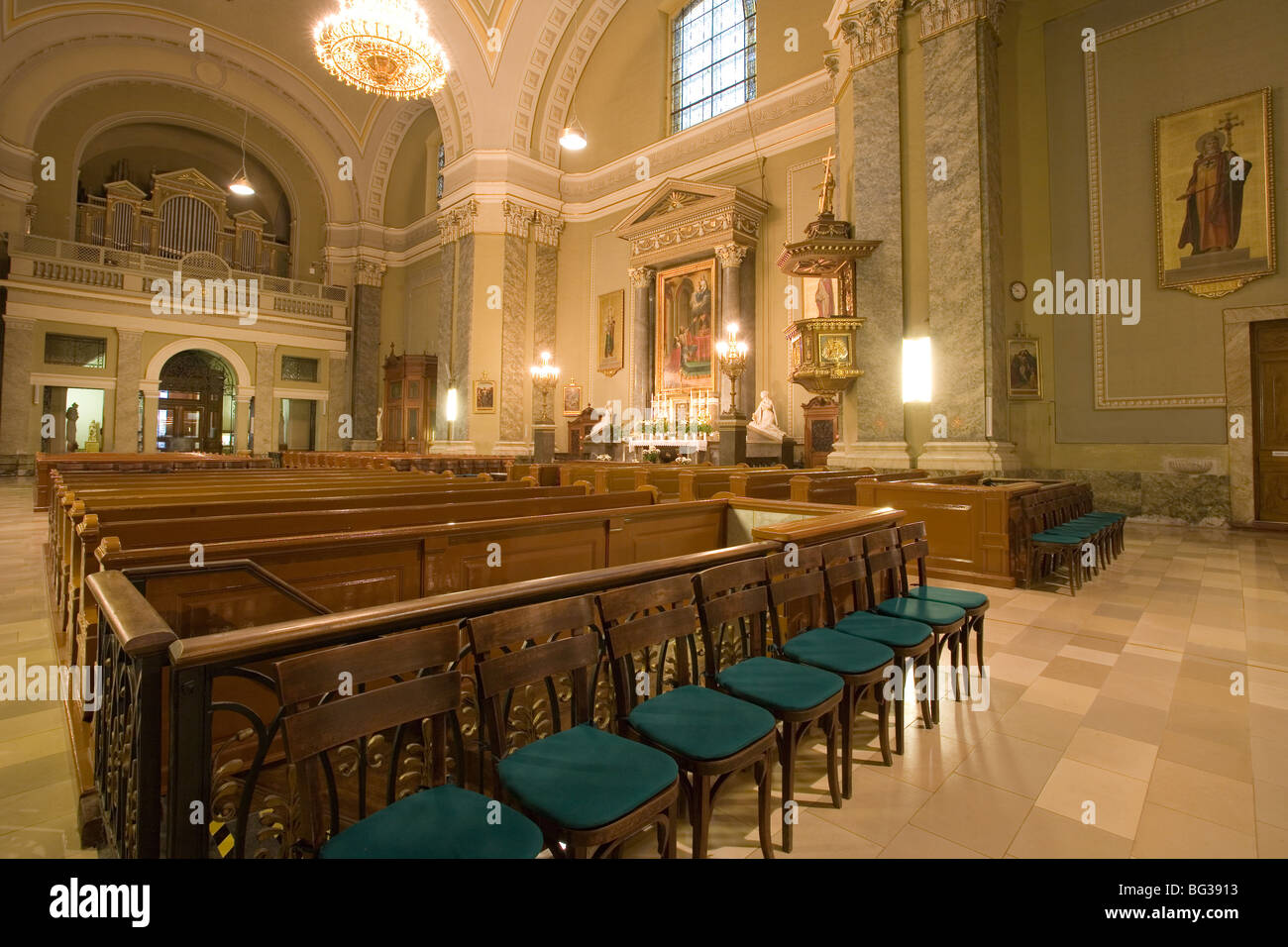 Interior of a catholic church Stock Photo - Alamy
