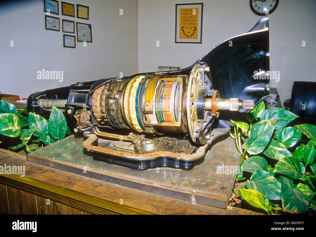 cutaway open model example parts rotor drive shift gear propel ...