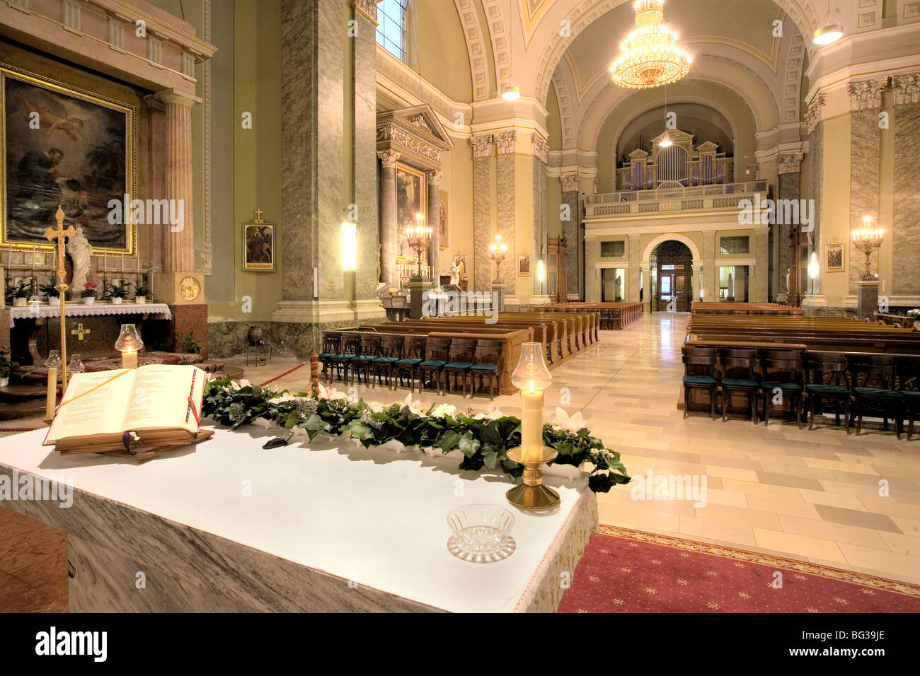 Interior of a catholic church Stock Photo - Alamy
