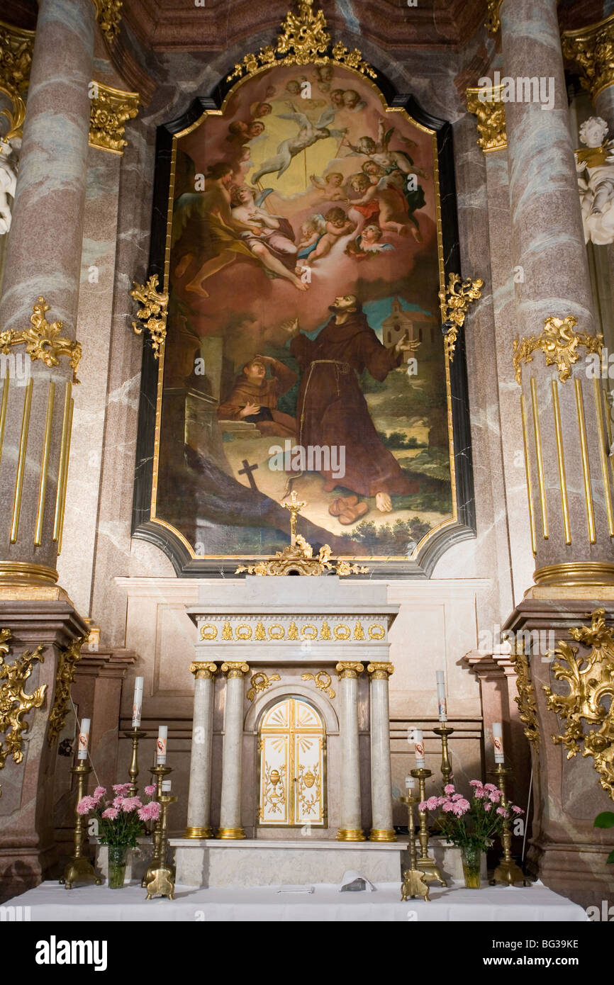 Interior of a catholic church Stock Photo - Alamy