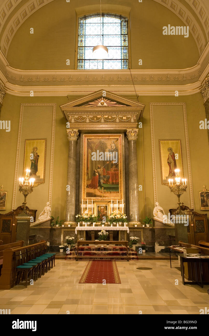 Interior of a catholic church Stock Photo - Alamy