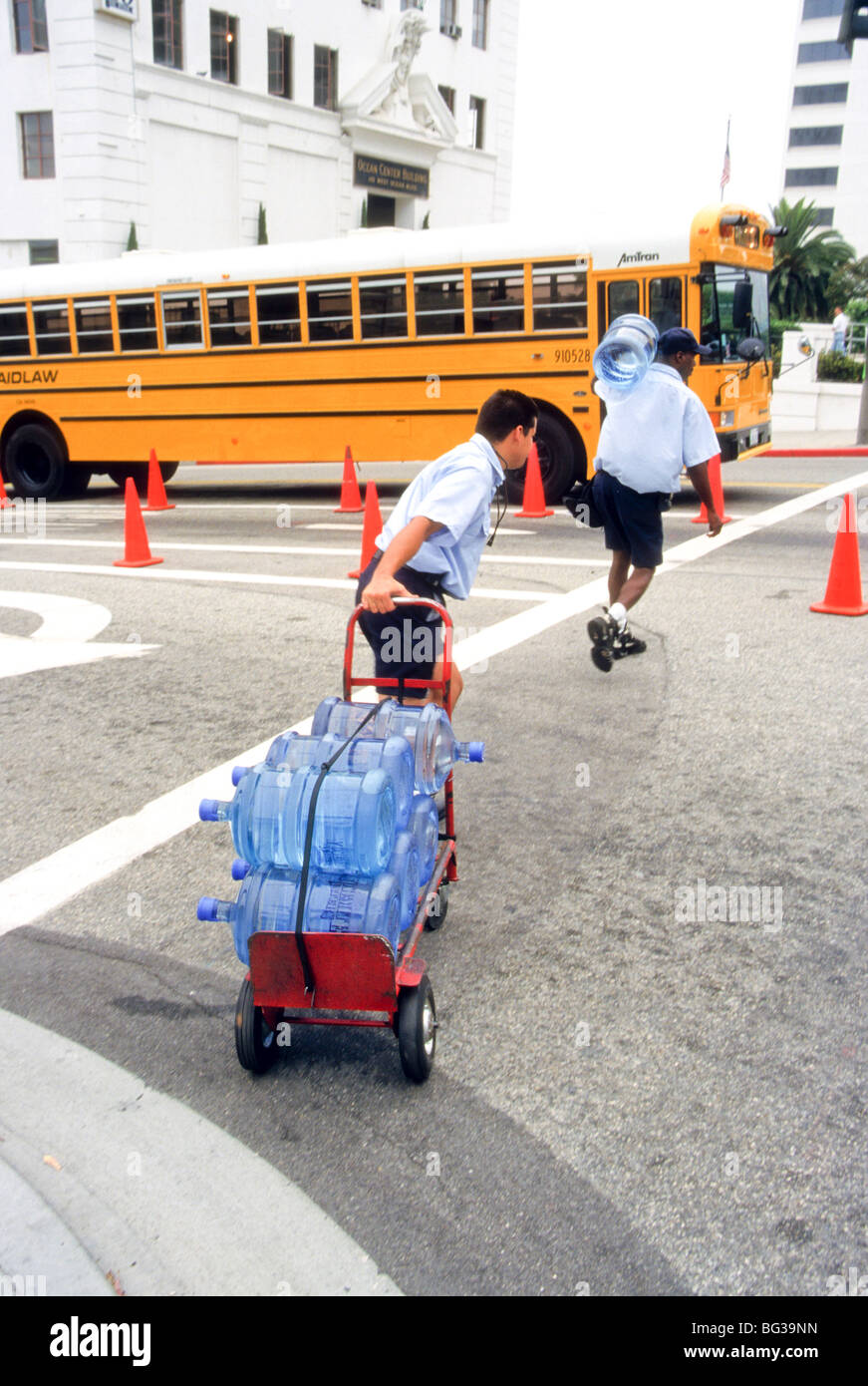 Dolly pull hi-res stock photography and images - Alamy