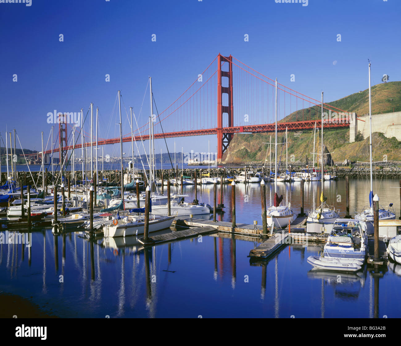 Golden gate bridge in marina bay hi-res stock photography and images ...