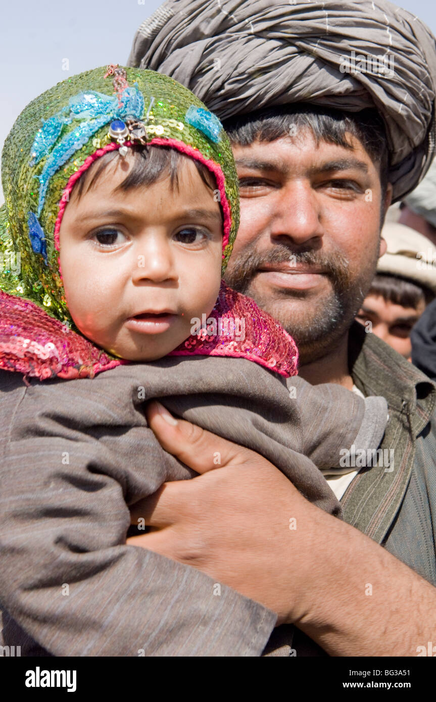 Portrait of an Afghan father and daughter in Kabul city, Afghanistan ...