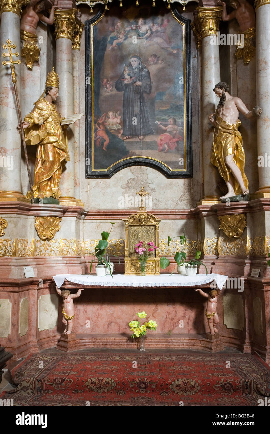 Interior of a catholic church Stock Photo - Alamy