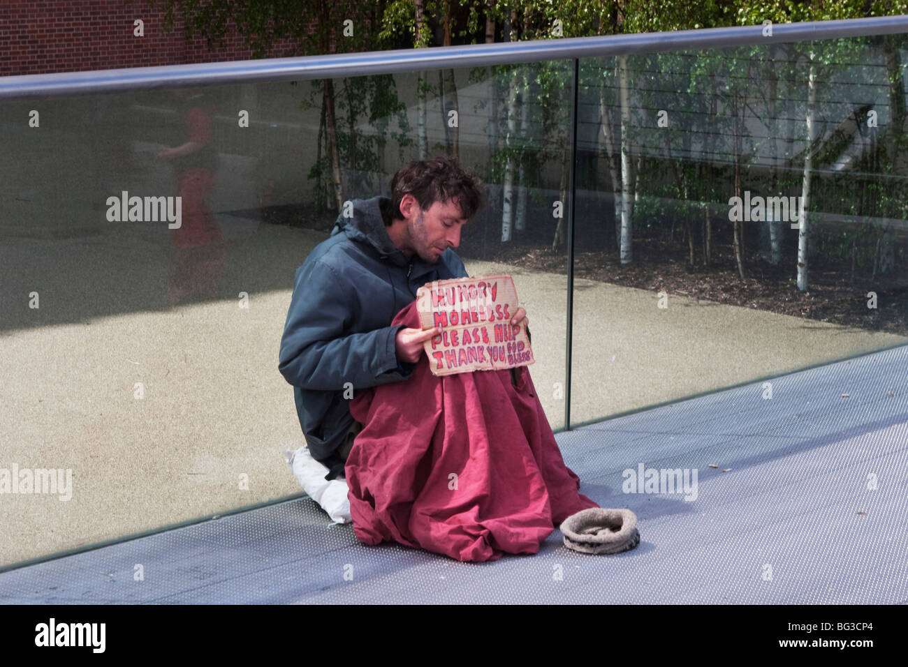 Homeless use hi-res stock photography and images - Alamy