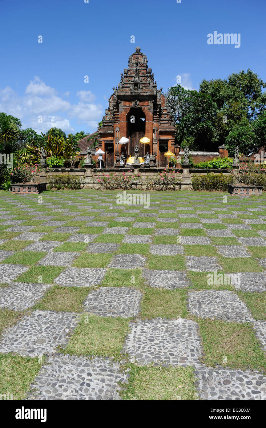 Indian royal umbrella hi-res stock photography and images - Alamy