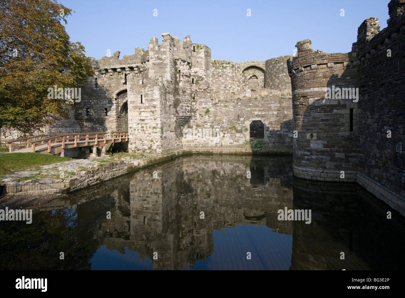 Beaumaris castle entrance hi-res stock photography and images - Alamy