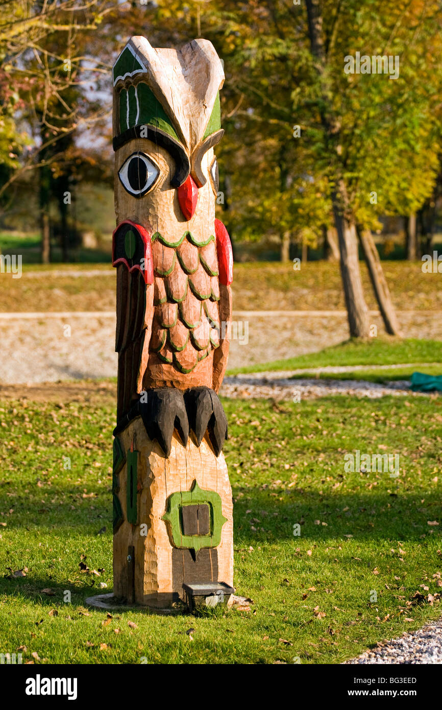 Native American totem Stock Photo - Alamy