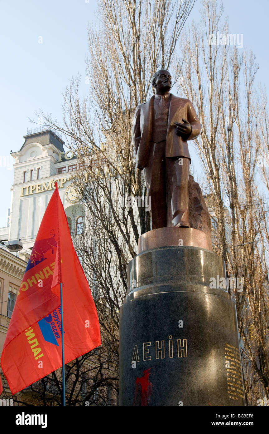 Statue vladimir kiev hi-res stock photography and images - Alamy