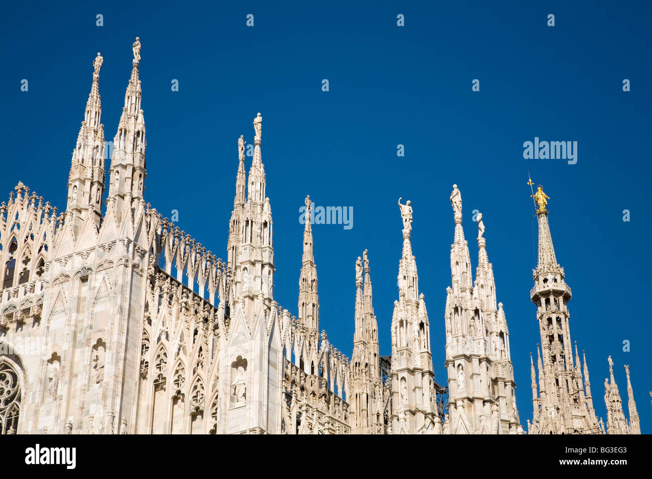 Il duomo milan italy cathedral hi-res stock photography and images - Alamy