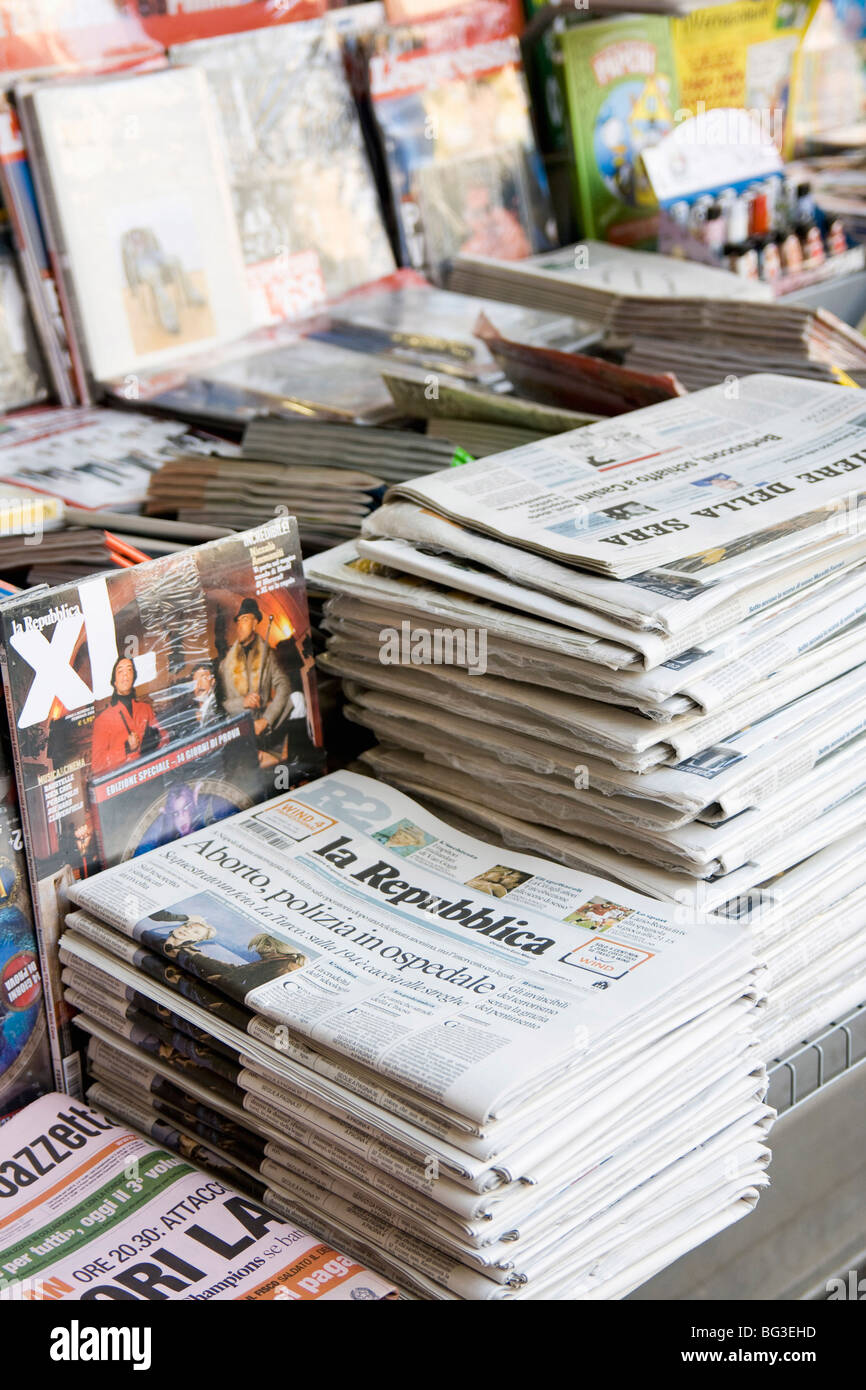 Italy newspapers hi-res stock photography and images - Alamy