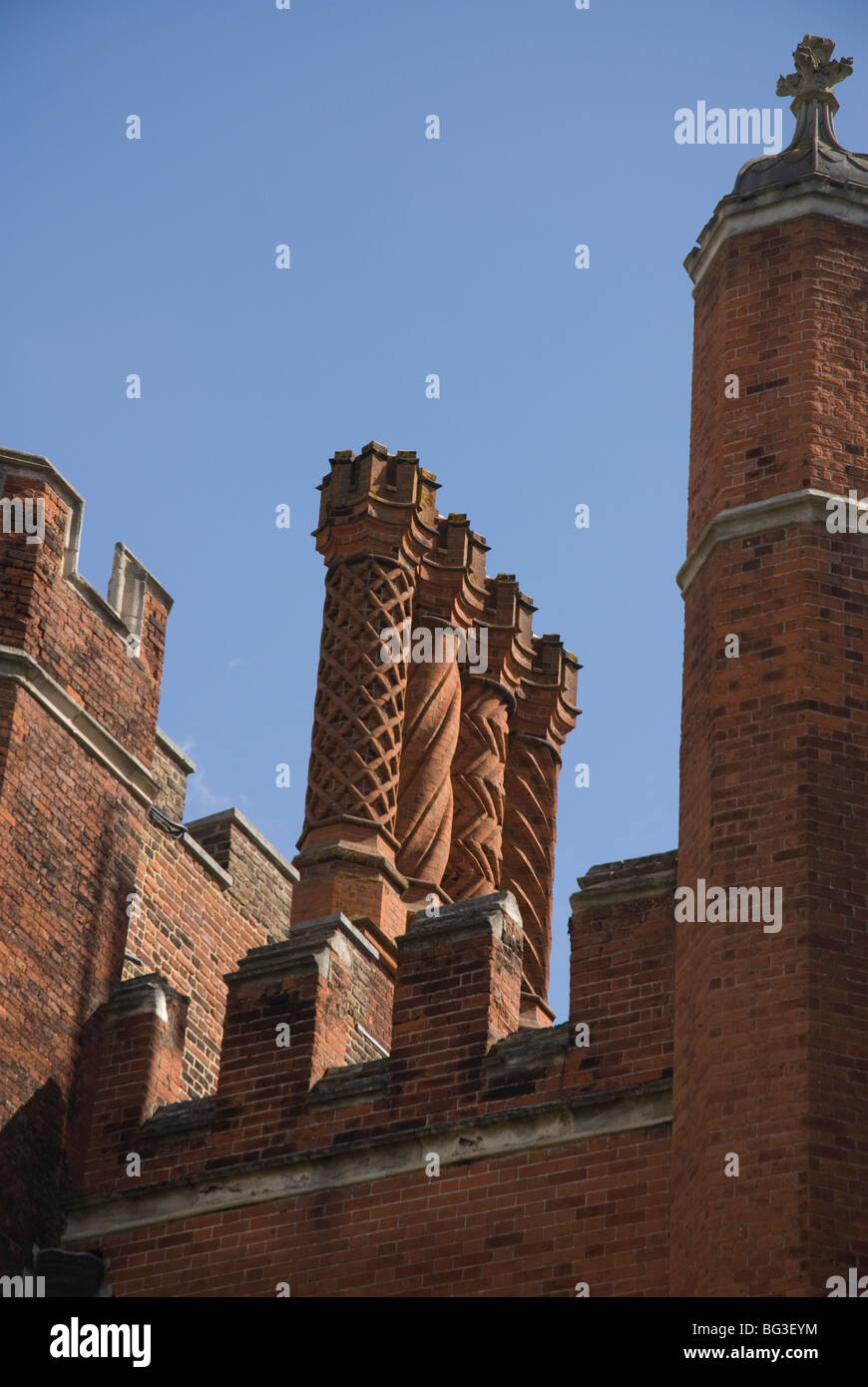 Tudor chimneys hi-res stock photography and images - Alamy