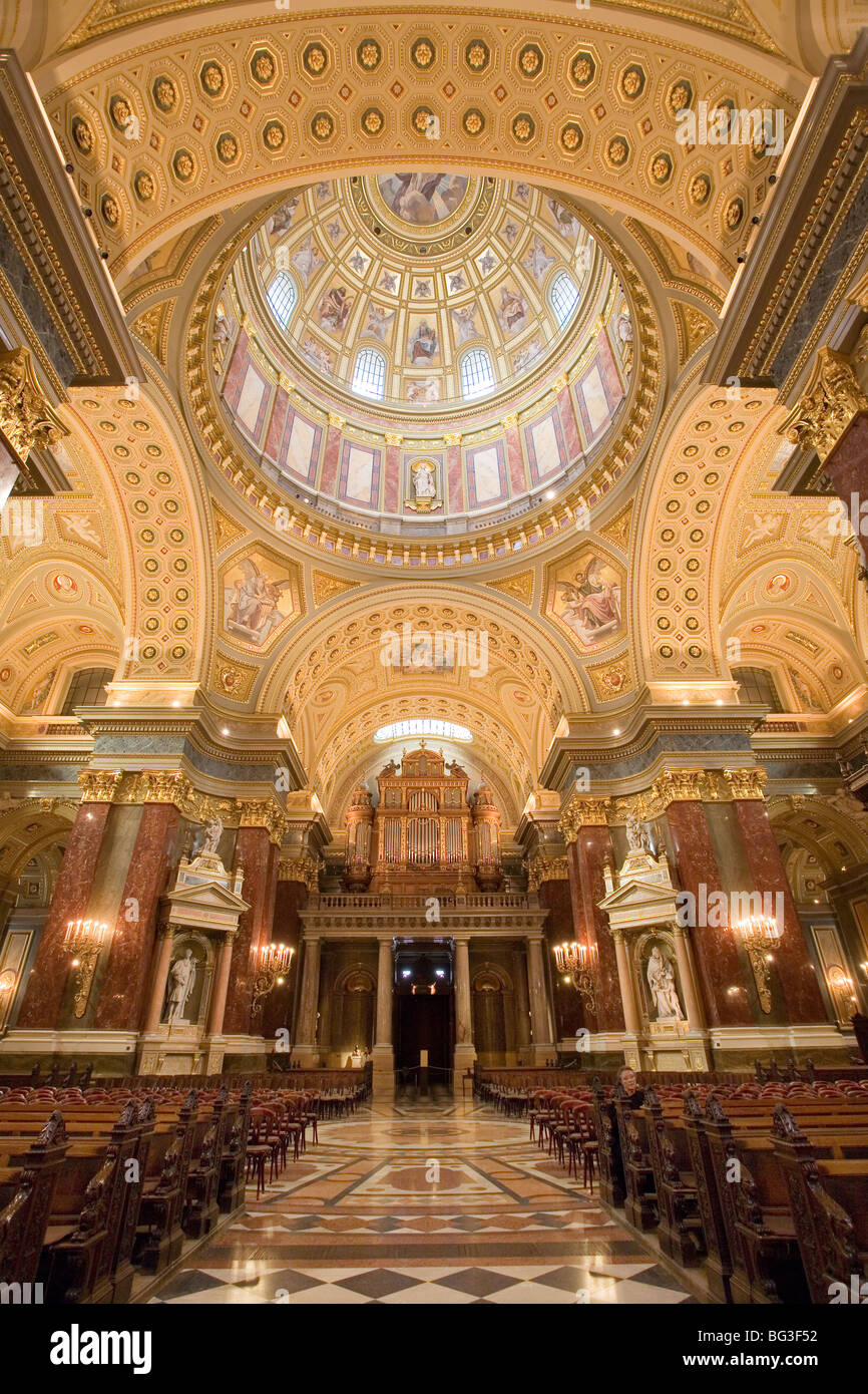 Interior of a catholic church Stock Photo - Alamy