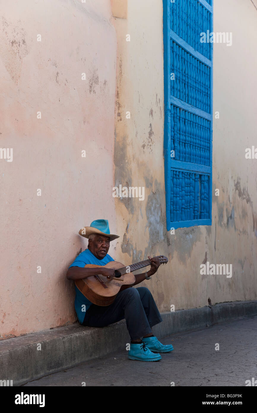 Pavement guitar player hi-res stock photography and images - Alamy