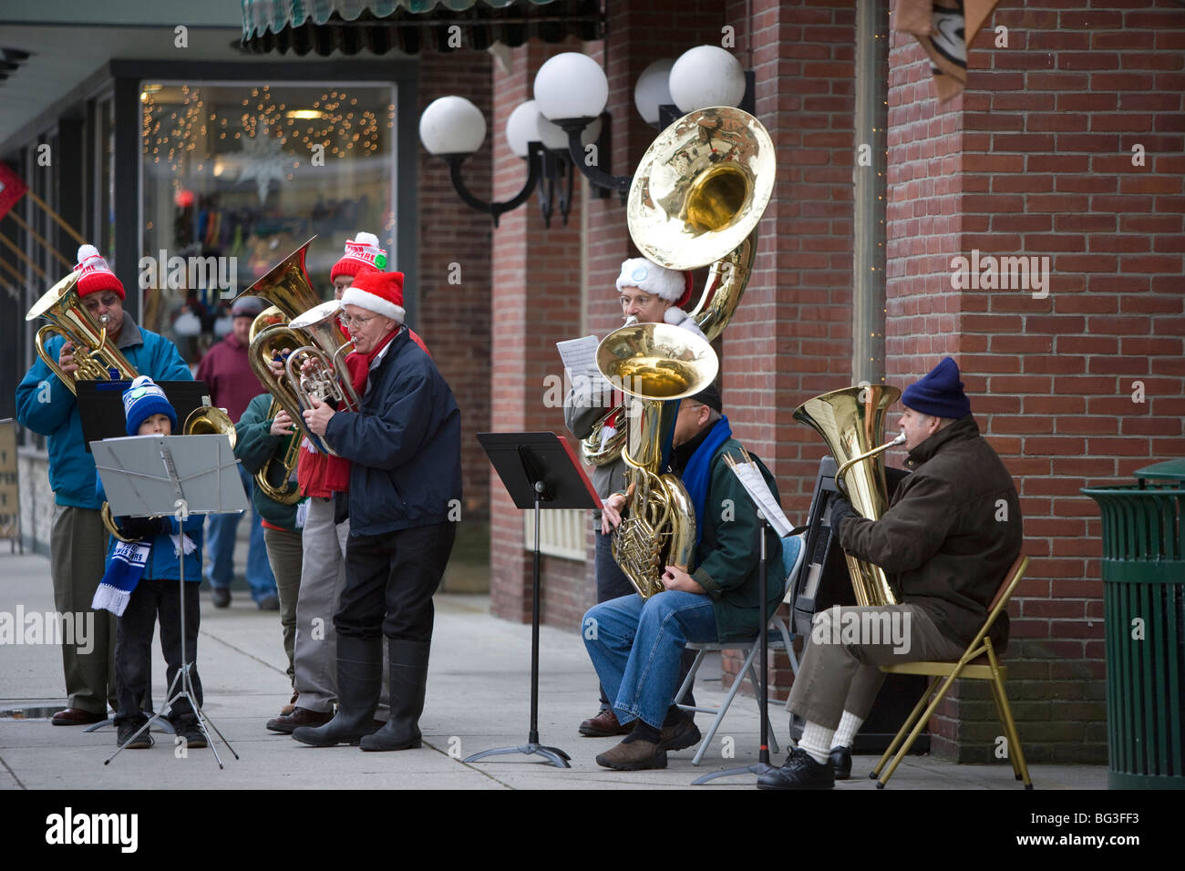 Cute street musicians hi-res stock photography and images - Alamy