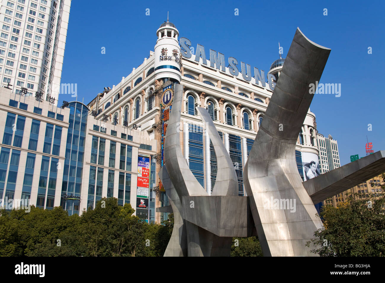 May 30th Movement Monument, Renmin Square, Nanjing Road, Shanghai ...