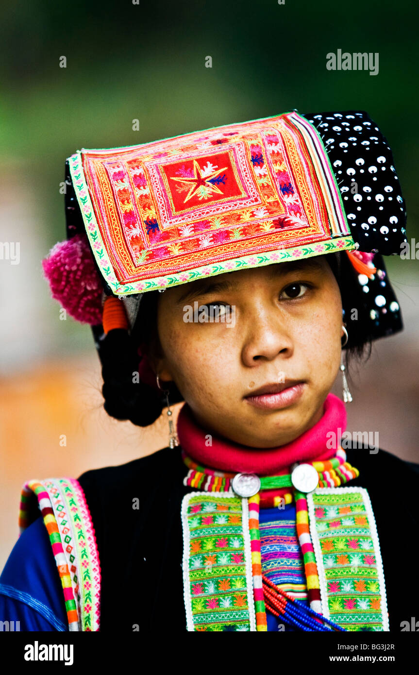 Yi tribe hi-res stock photography and images - Alamy