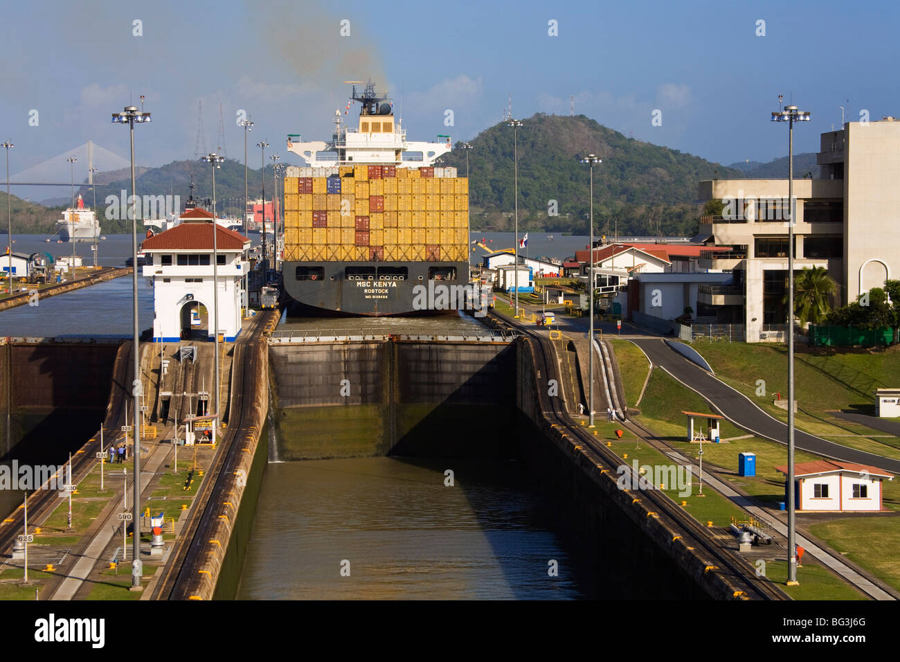 Panama canal locks hi-res stock photography and images - Alamy