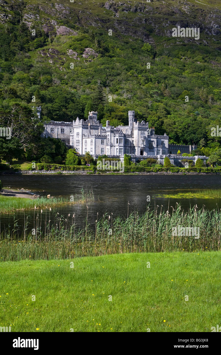 Kylemore abbey and kylemore lake hi-res stock photography and images ...