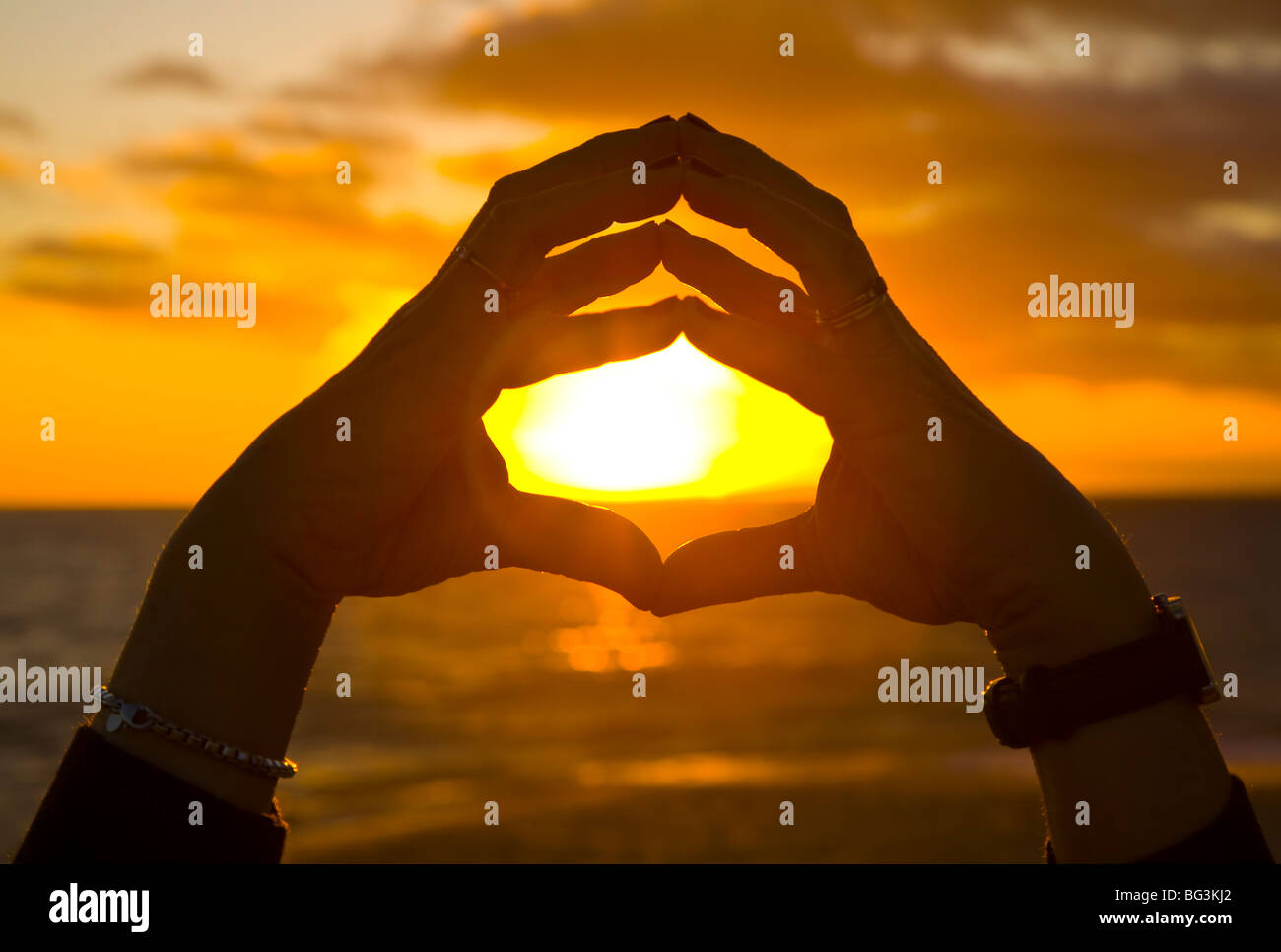 Clasp setting hi-res stock photography and images - Alamy