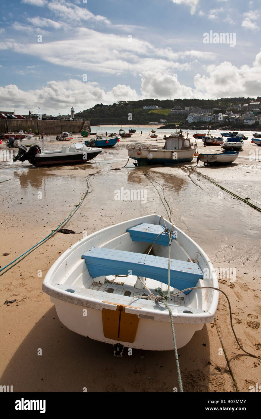St ives fishing boat hi-res stock photography and images - Alamy