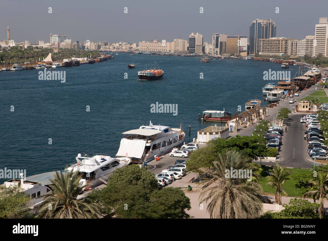 View of Dubai Creek, Deira, traditional dhow, Dubai, United Arab ...
