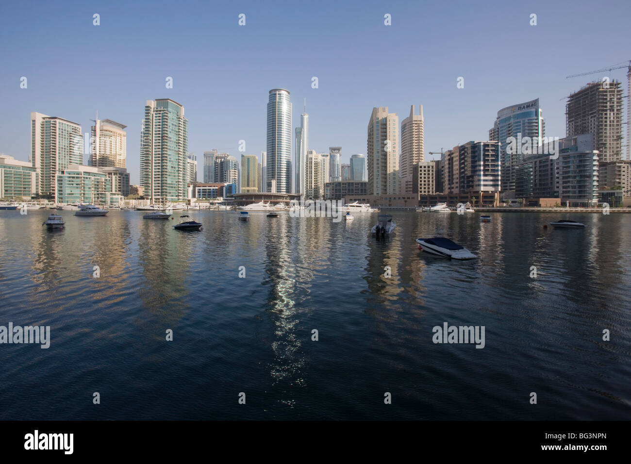 Dubai offices hi-res stock photography and images - Alamy