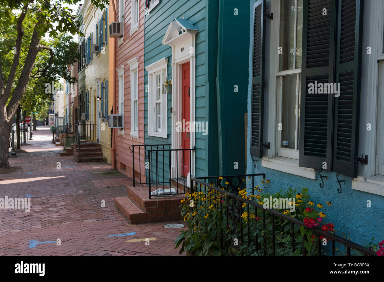 Colourful buildings in quiet street, Georgetown, Washington D.C ...