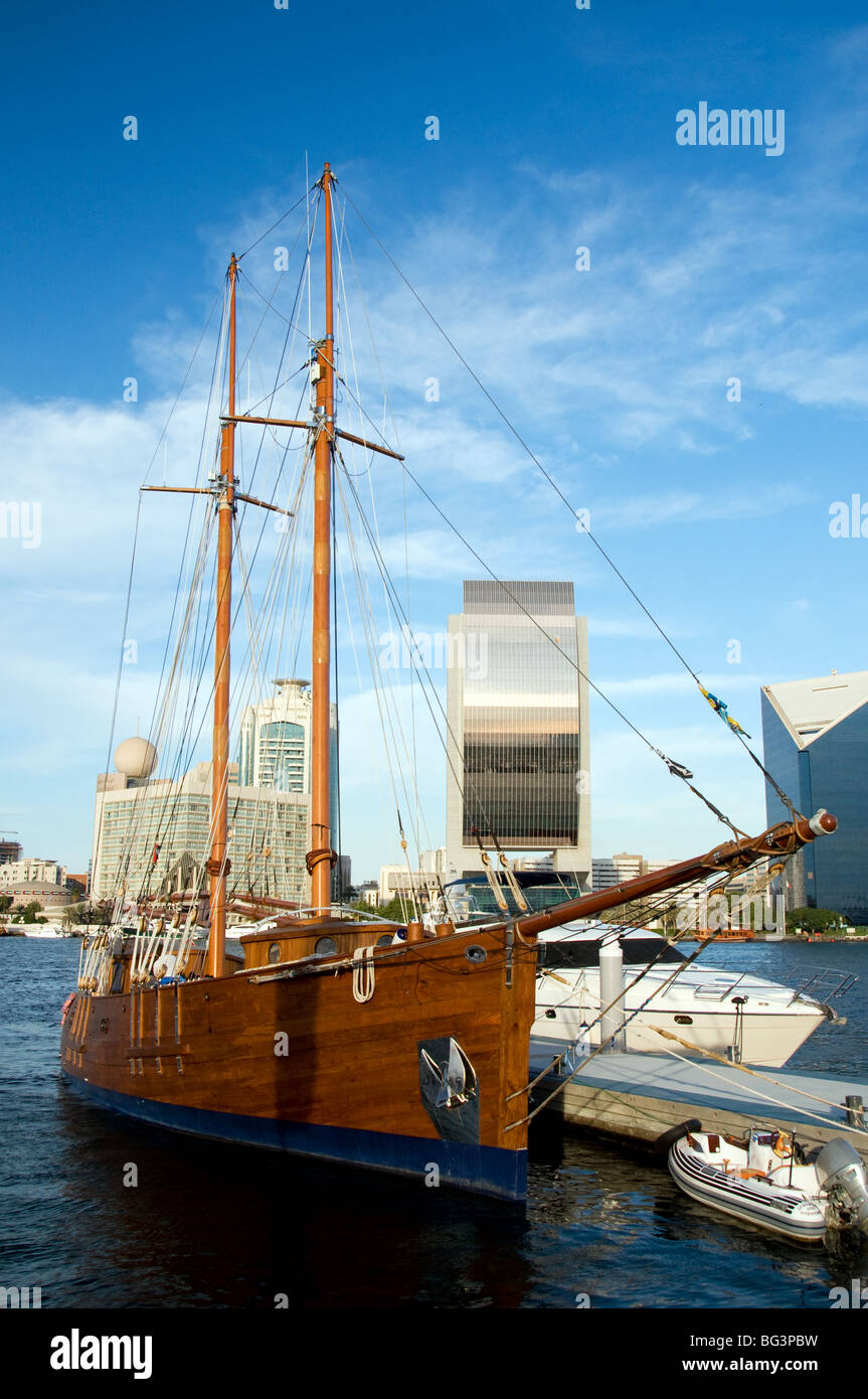 Old fashioned sailing boat on Dubai Creek Stock Photo - Alamy