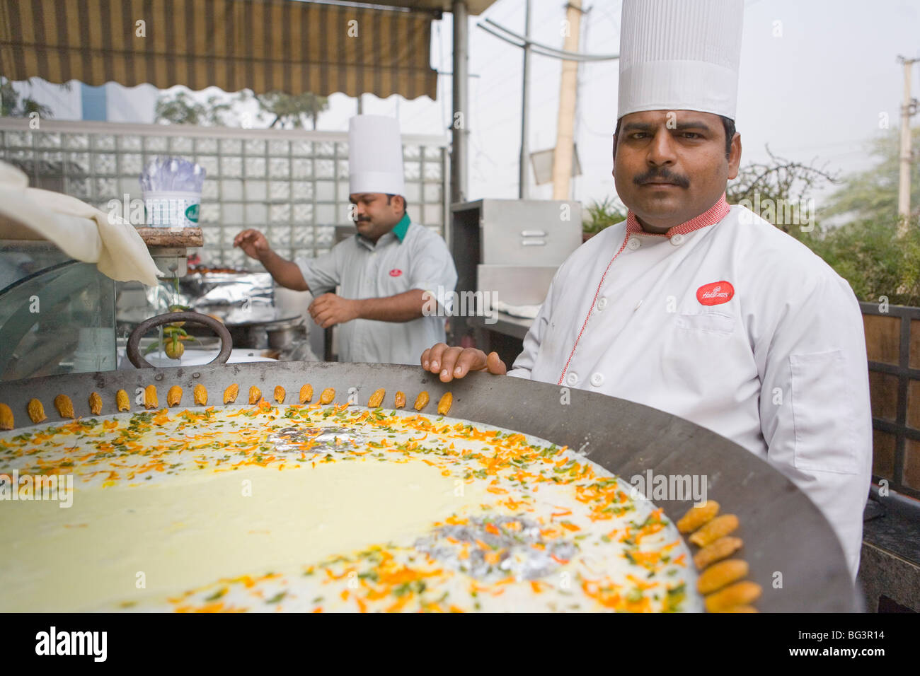 India cook hi-res stock photography and images - Alamy