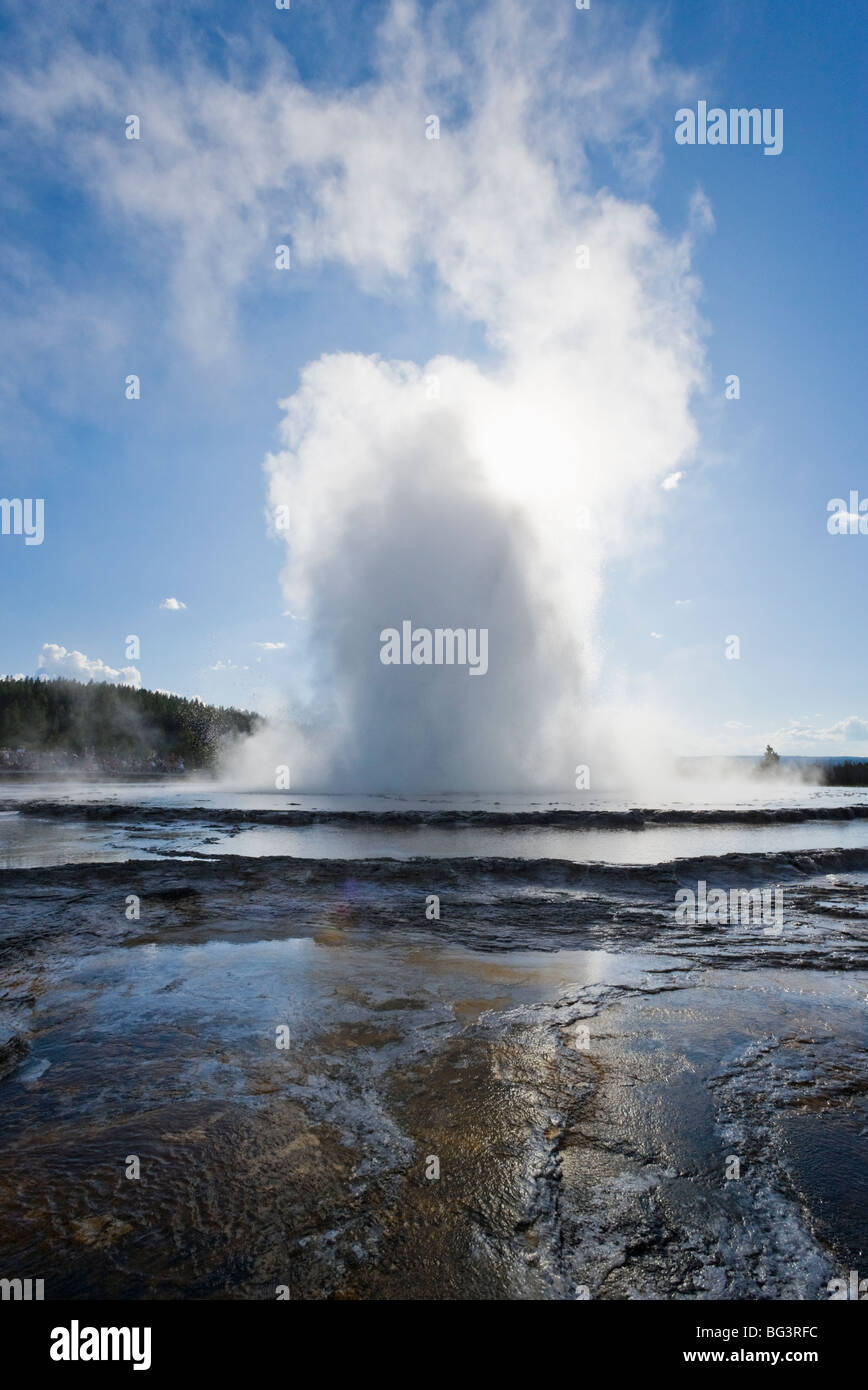 The Great Fountain Geyser in Yellowstone National Park, Wyoming, USA ...