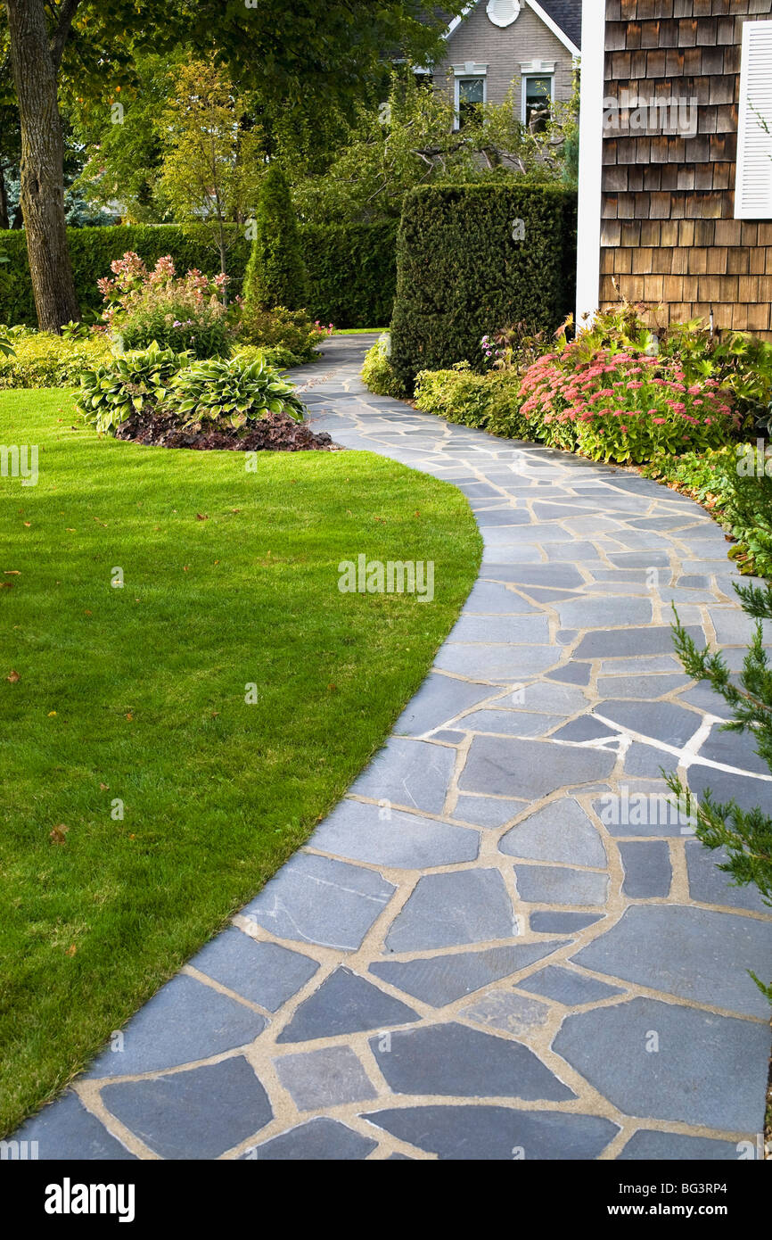 Walkway to a home Stock Photo - Alamy