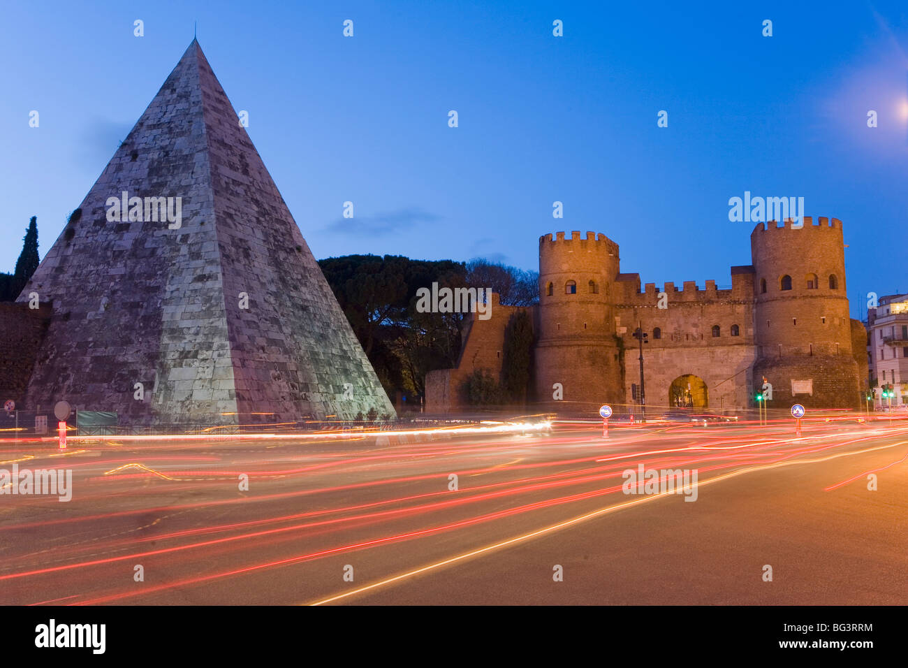 Rome cestia pyramid hi-res stock photography and images - Alamy