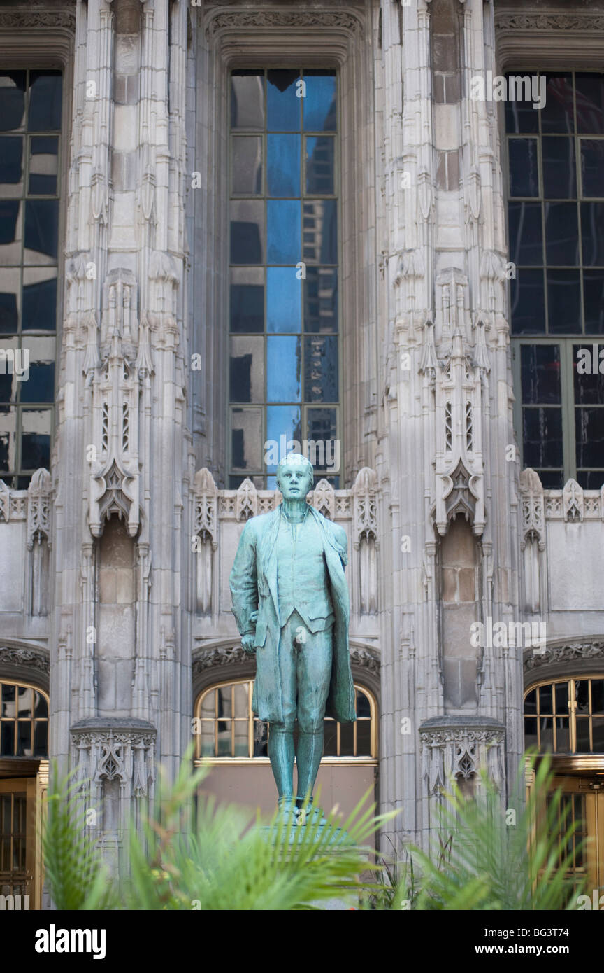Statue between towers, Chicago, Illinois, USA Stock Photo - Alamy