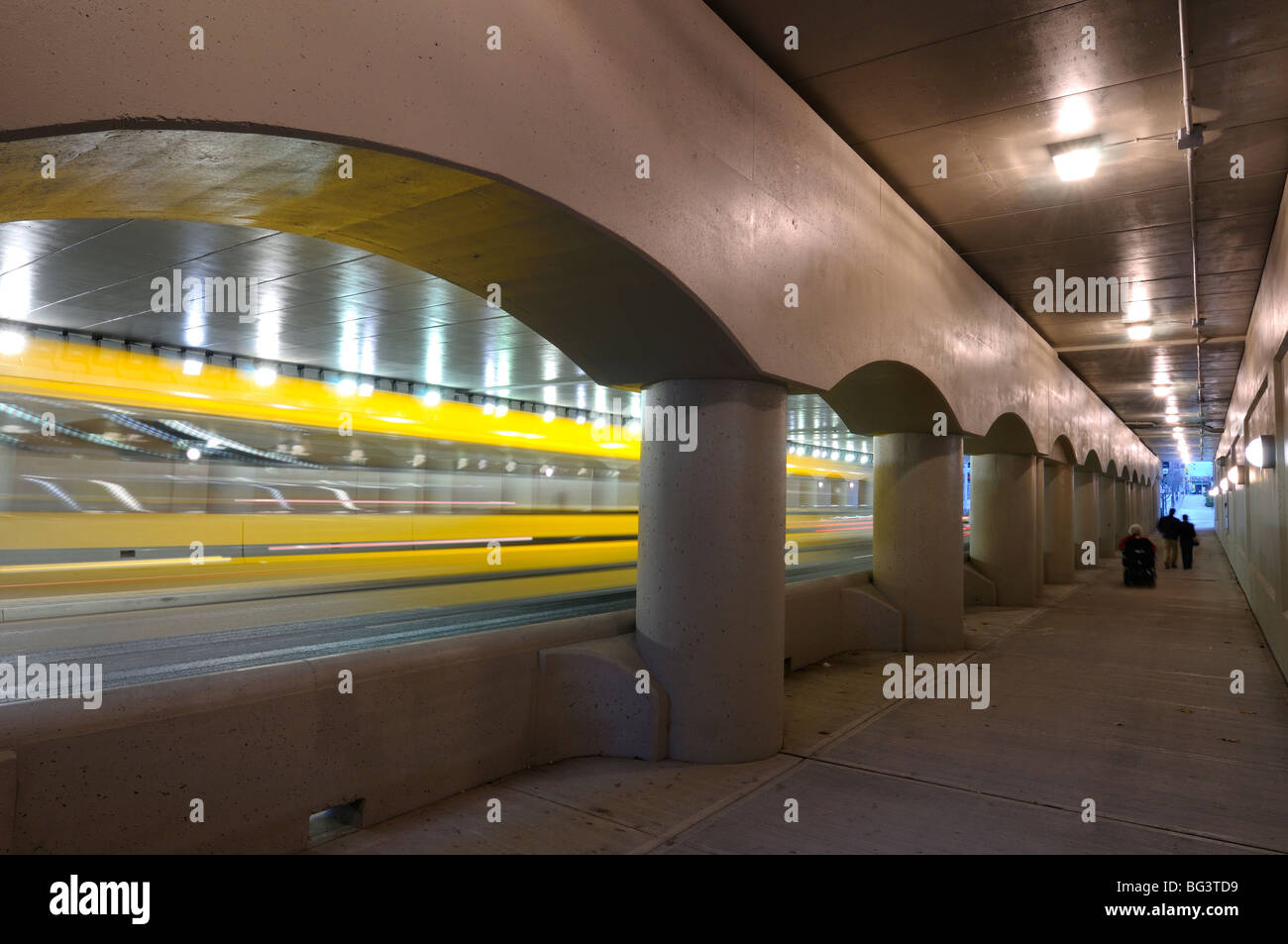 Canada ontario toronto simcoe street hi-res stock photography and ...