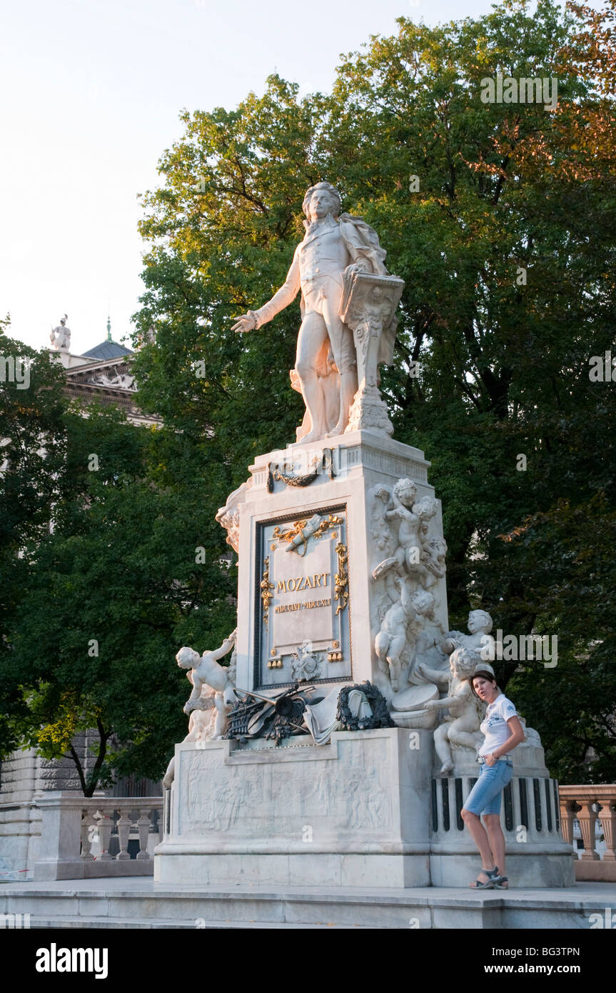 Mozartdenkmal, Burggarten, Wien, Österreich | Mozart memorial in ...