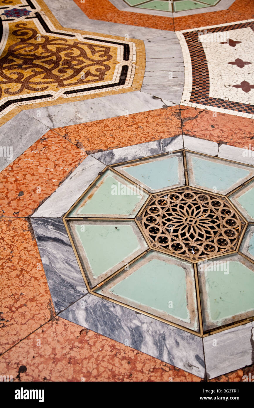 Glass roofed arcade hi-res stock photography and images - Alamy