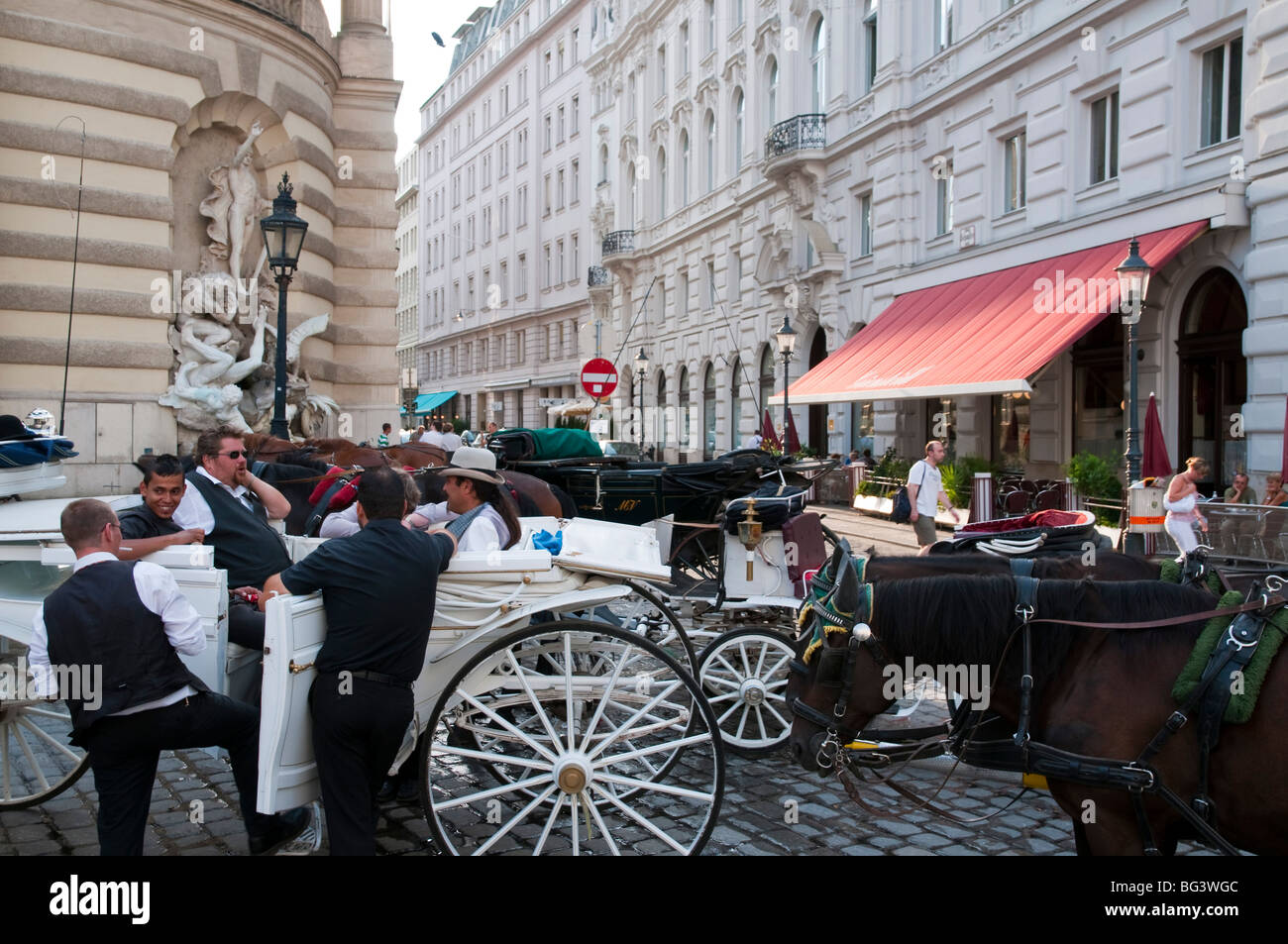 Wien vienna michaelerplatz fiaker hi-res stock photography and images ...