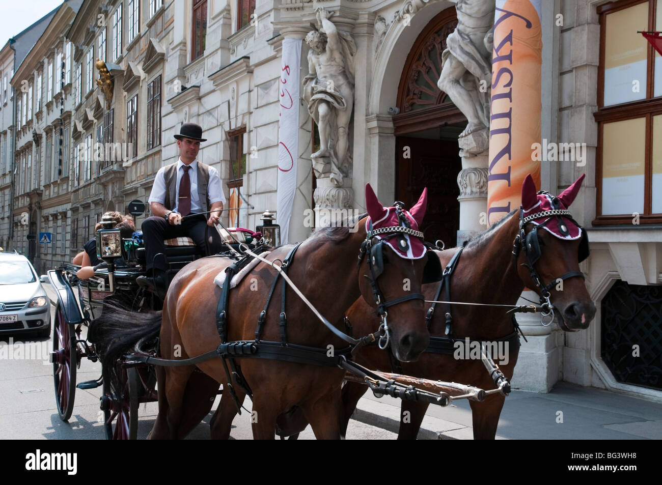 Horse and carriage vienna hi-res stock photography and images - Alamy