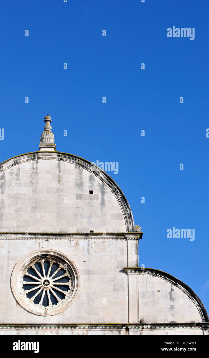 Romanesque rose window hi-res stock photography and images - Alamy
